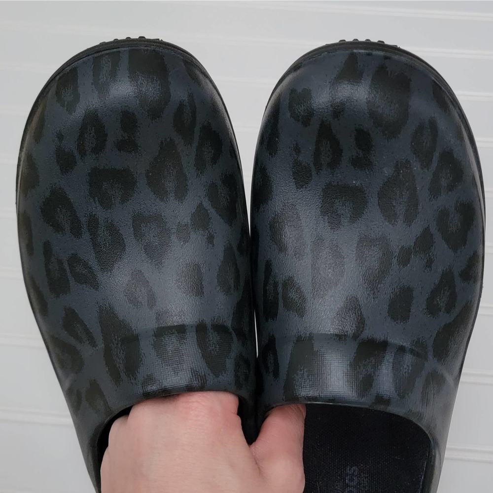 Crocs Women's Felicity Leopard Print Clogs - Gem